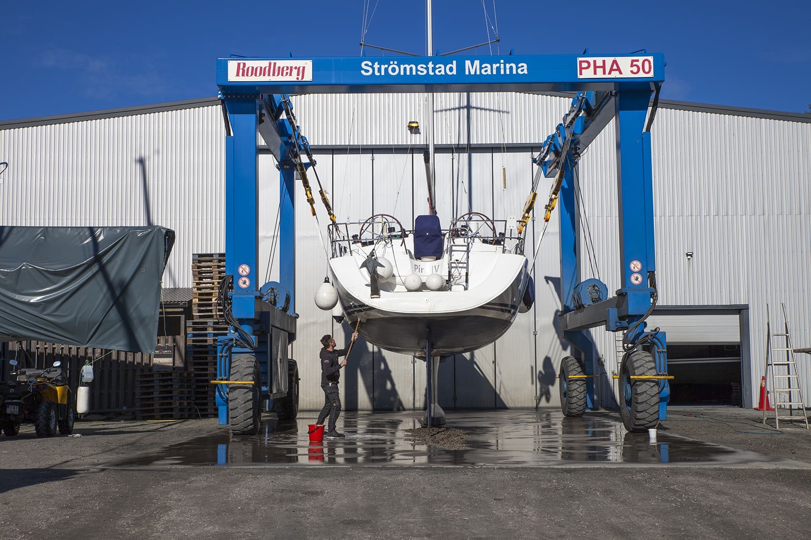 Båtlyft Båtförvaring I Strömstad Strömstad Marina